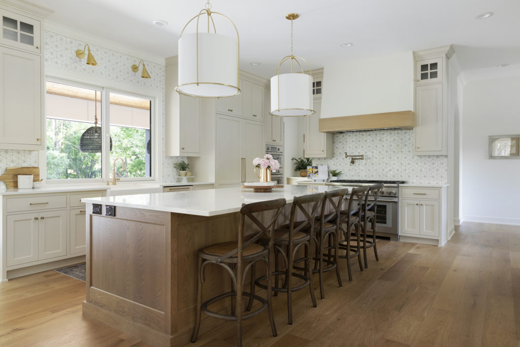 How To Pick the Perfect Stools for Your Kitchen | Alma Homes