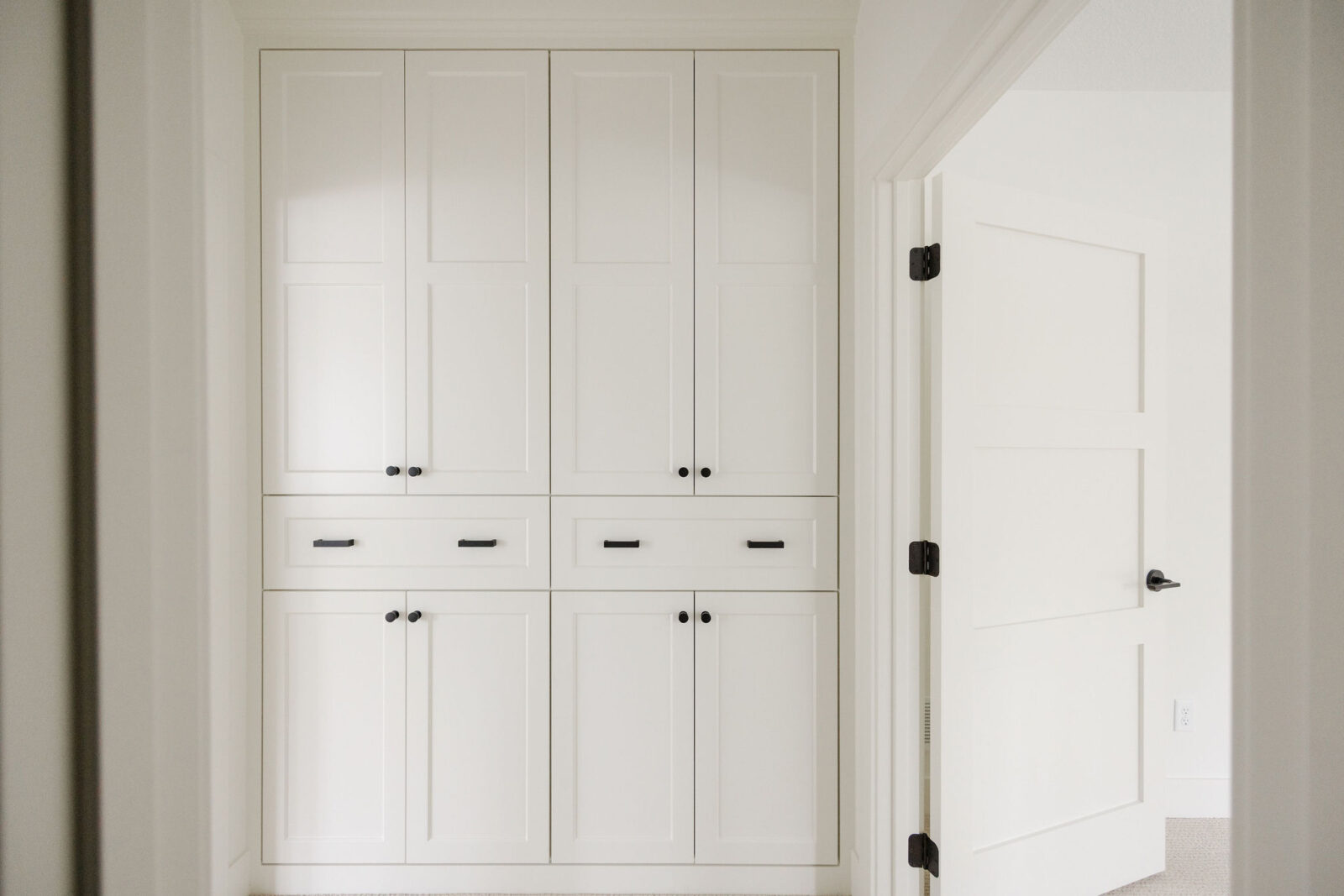 4 Simple Rules on How to Size Cabinet Pulls | Alma Homes
